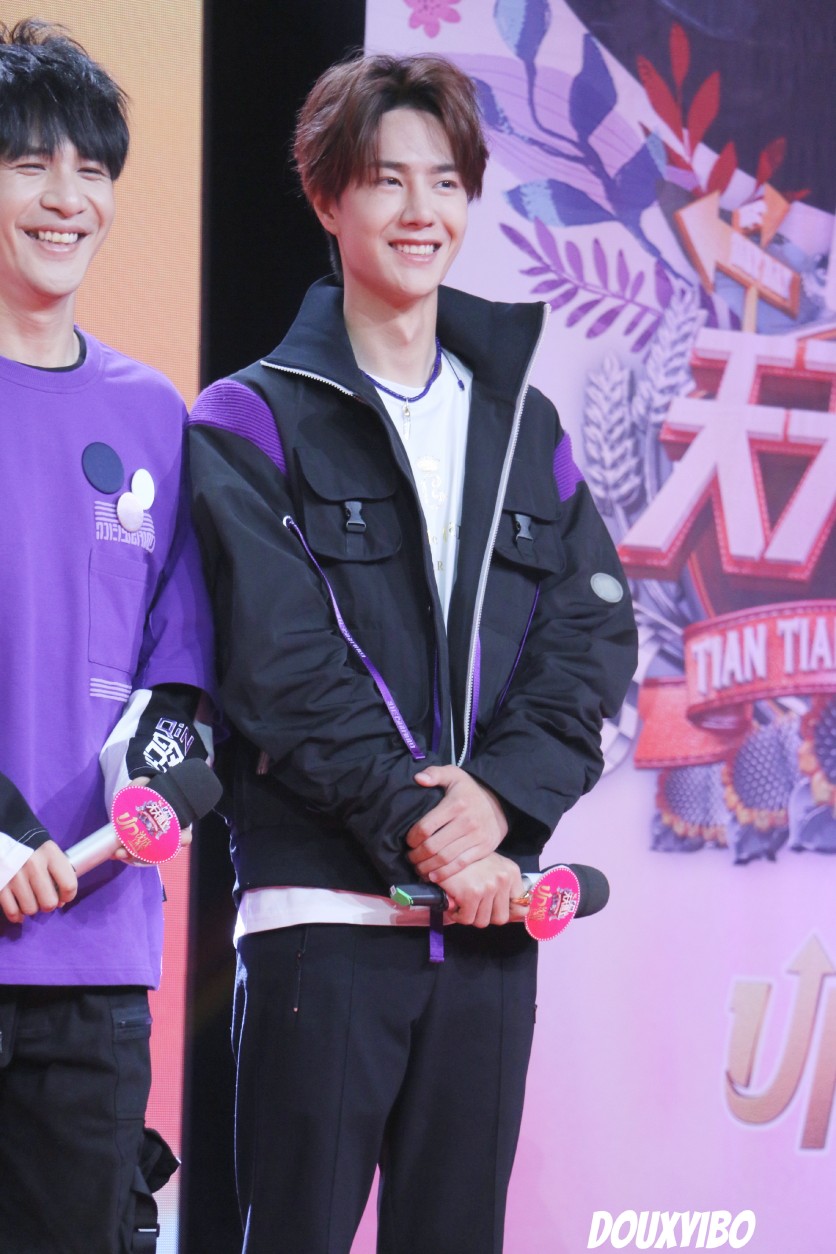 180814 天天向上发布会 @UNIQ-王一博 cr:lo… - 堆糖，美图壁纸兴趣社区