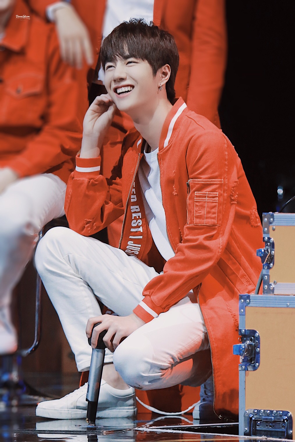 160909 天天向上 @UNIQ-王一博 cr:logo - 堆糖，美图壁纸兴趣社区