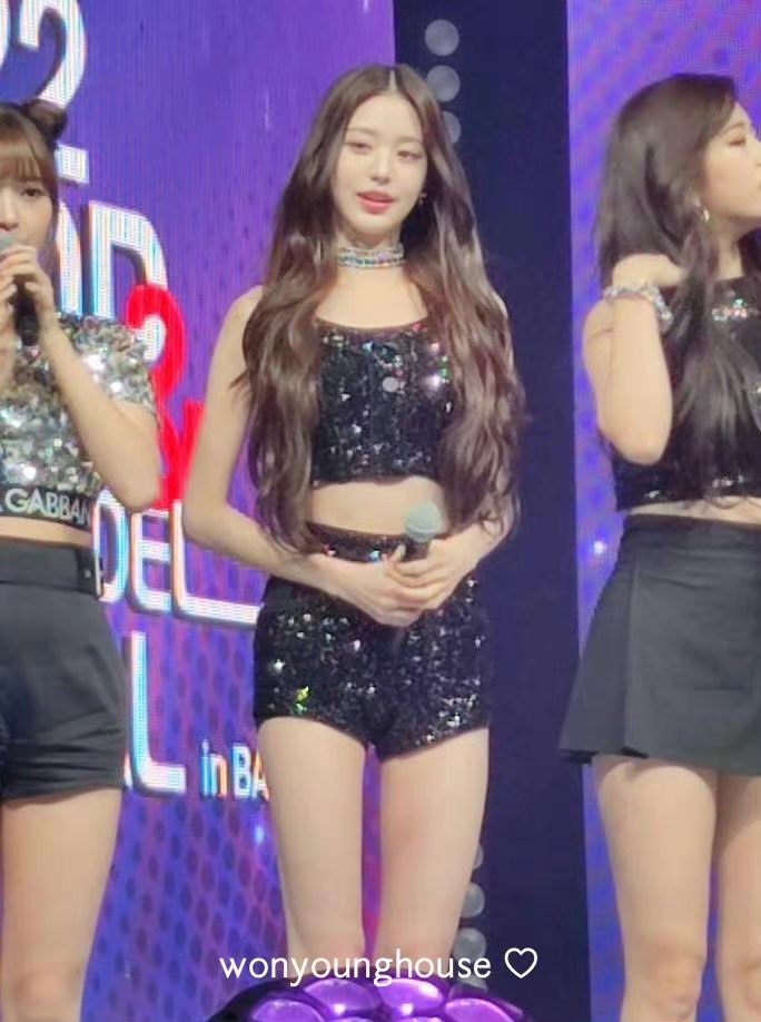 张元英 wonyoung /图源见logo 侵删 - 堆糖，美图壁纸兴趣社区