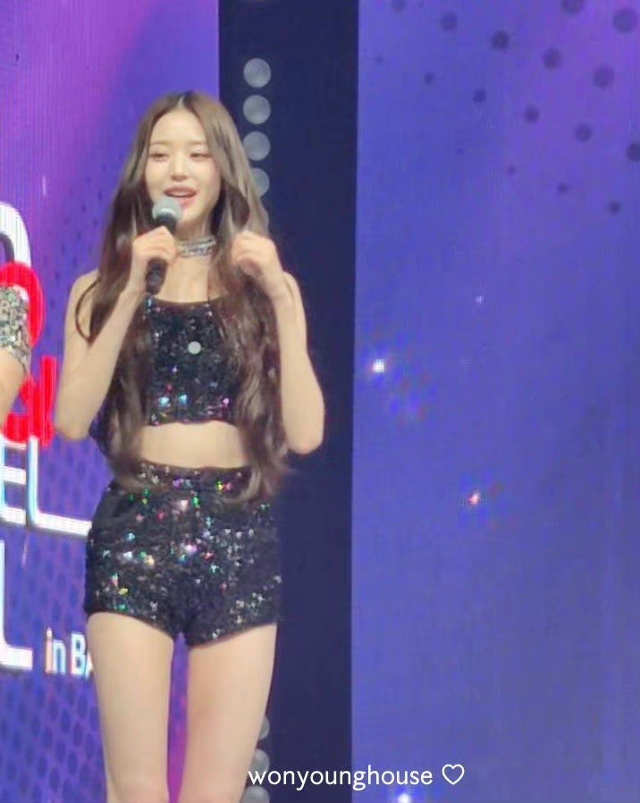 张元英 wonyoung /图源见logo 侵删 - 堆糖，美图壁纸兴趣社区