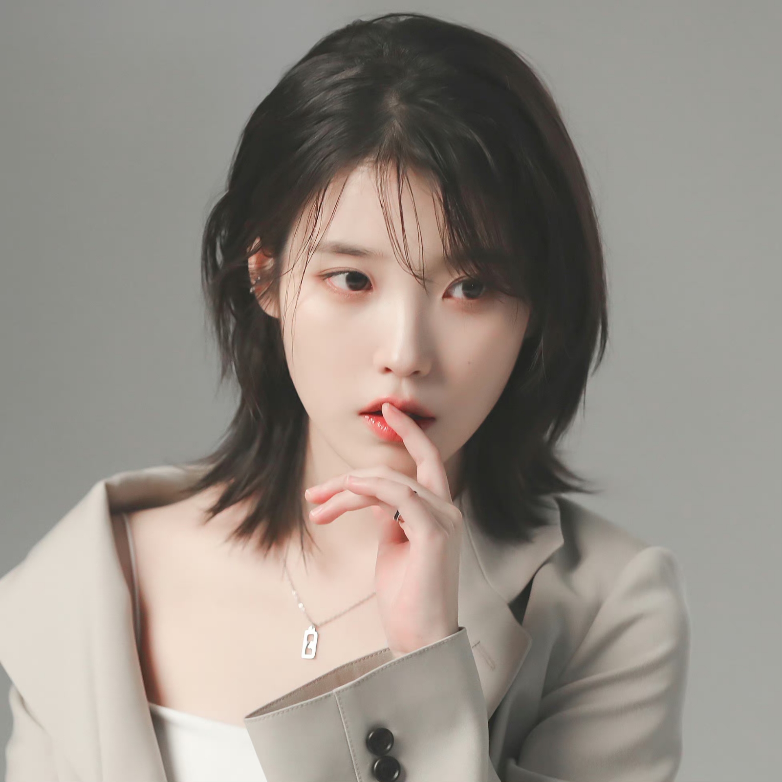 IU | THE BIG ISSUE幕后花絮 cr:__南宫_ - 高清图片，堆糖，美图壁纸兴趣社区