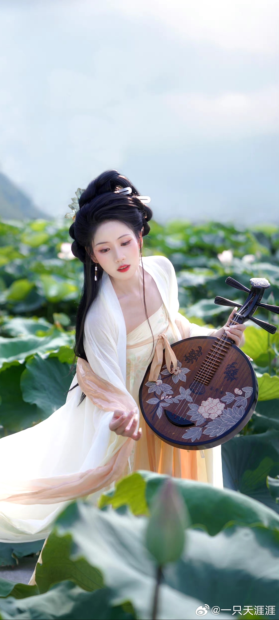 汉服 所谓伊人,在水一方。 摄影师一只天 高清图片,堆糖,美图壁纸兴趣社区