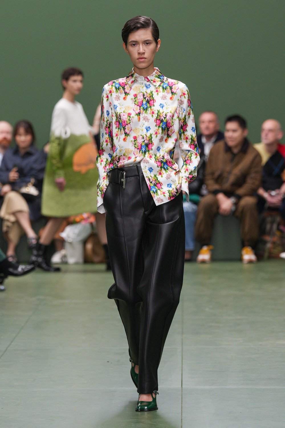 LOEWE F/W 2024 - 高清图片，堆糖，美图壁纸兴趣社区
