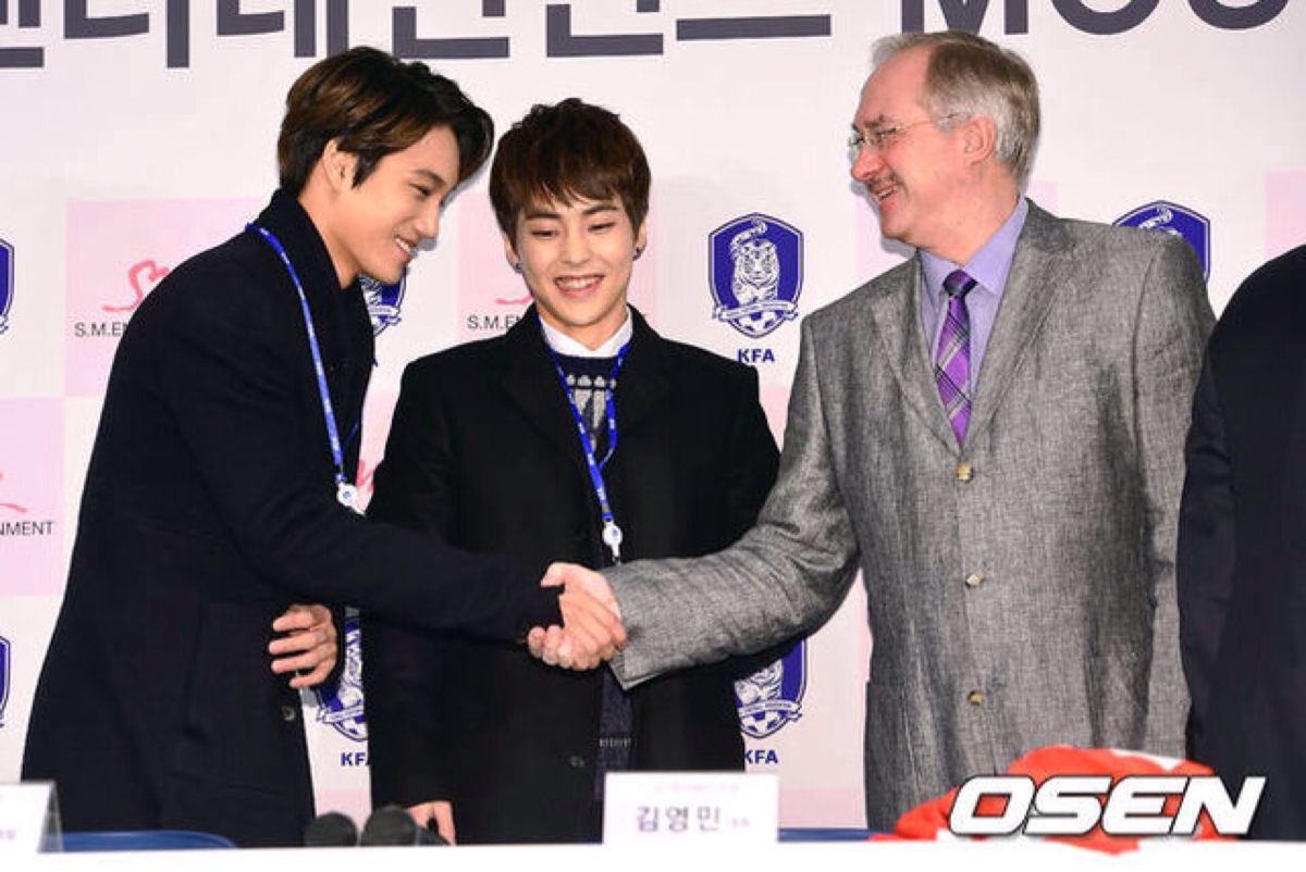 EXO XIUMIN KAI 韩足协签约仪式 - 高清图片，堆糖，美图壁纸兴趣社区