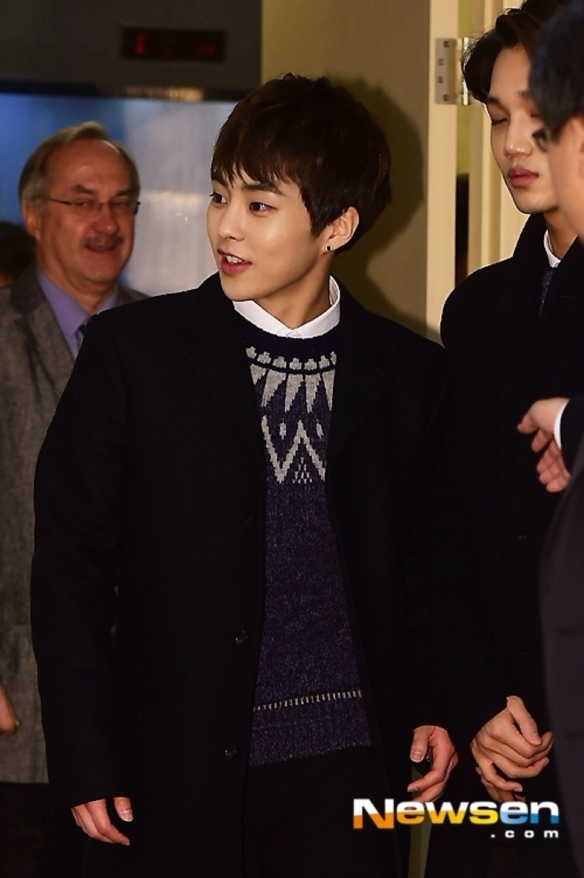 EXO 这张KAI亮了啊～还没睡醒那～学学XIUMI… - 高清图片，堆糖，美图壁纸兴趣社区