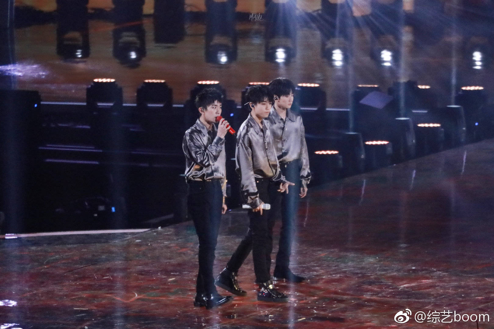 TFBOYS TFBOYS湖南卫视跨年演唱会王俊凯、… - 堆糖，美图壁纸兴趣社区