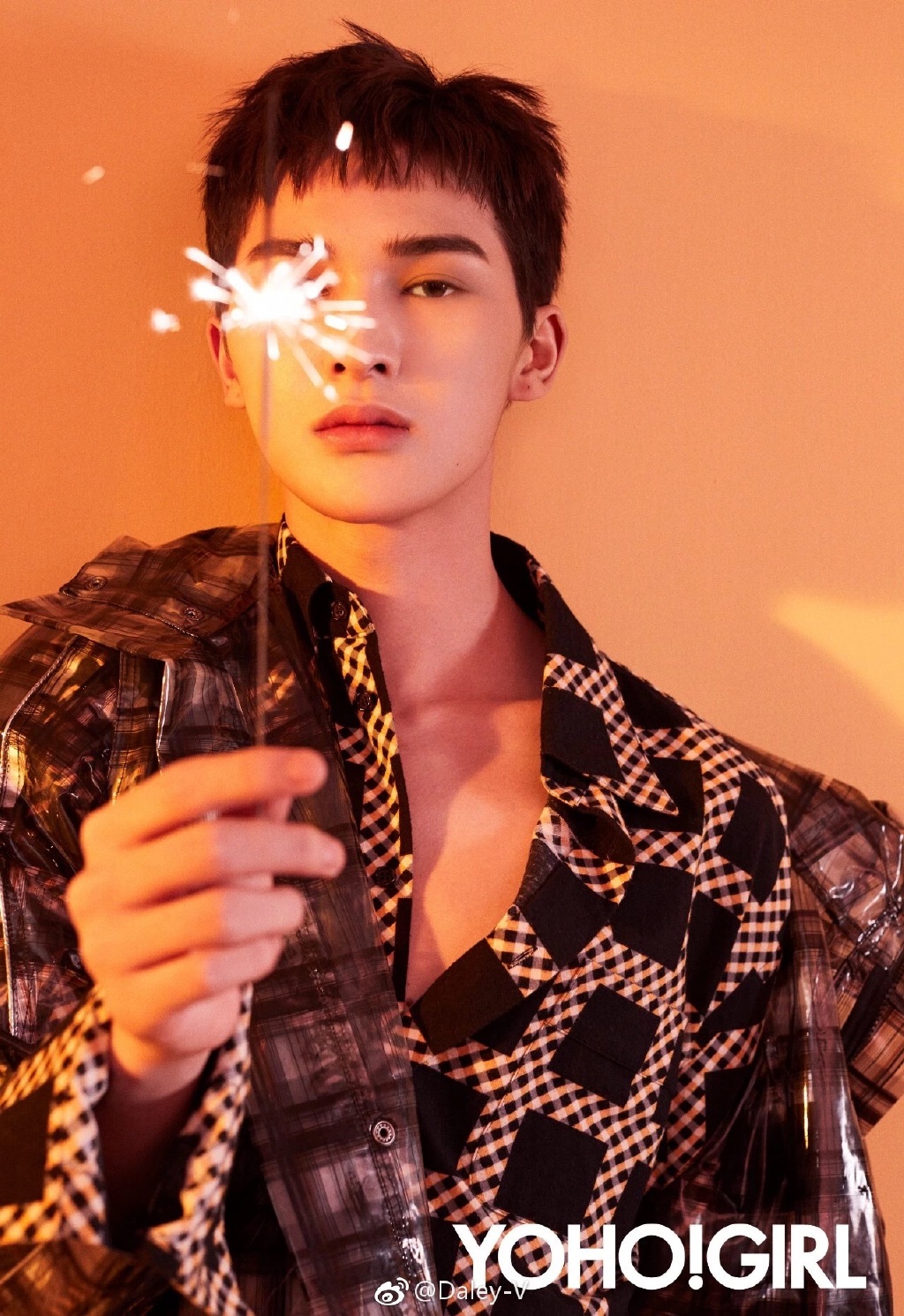 朱正廷 《YOHO!GIRL》有聊NO.18封面壁纸 - 高清图片，堆糖，美图壁纸兴趣社区