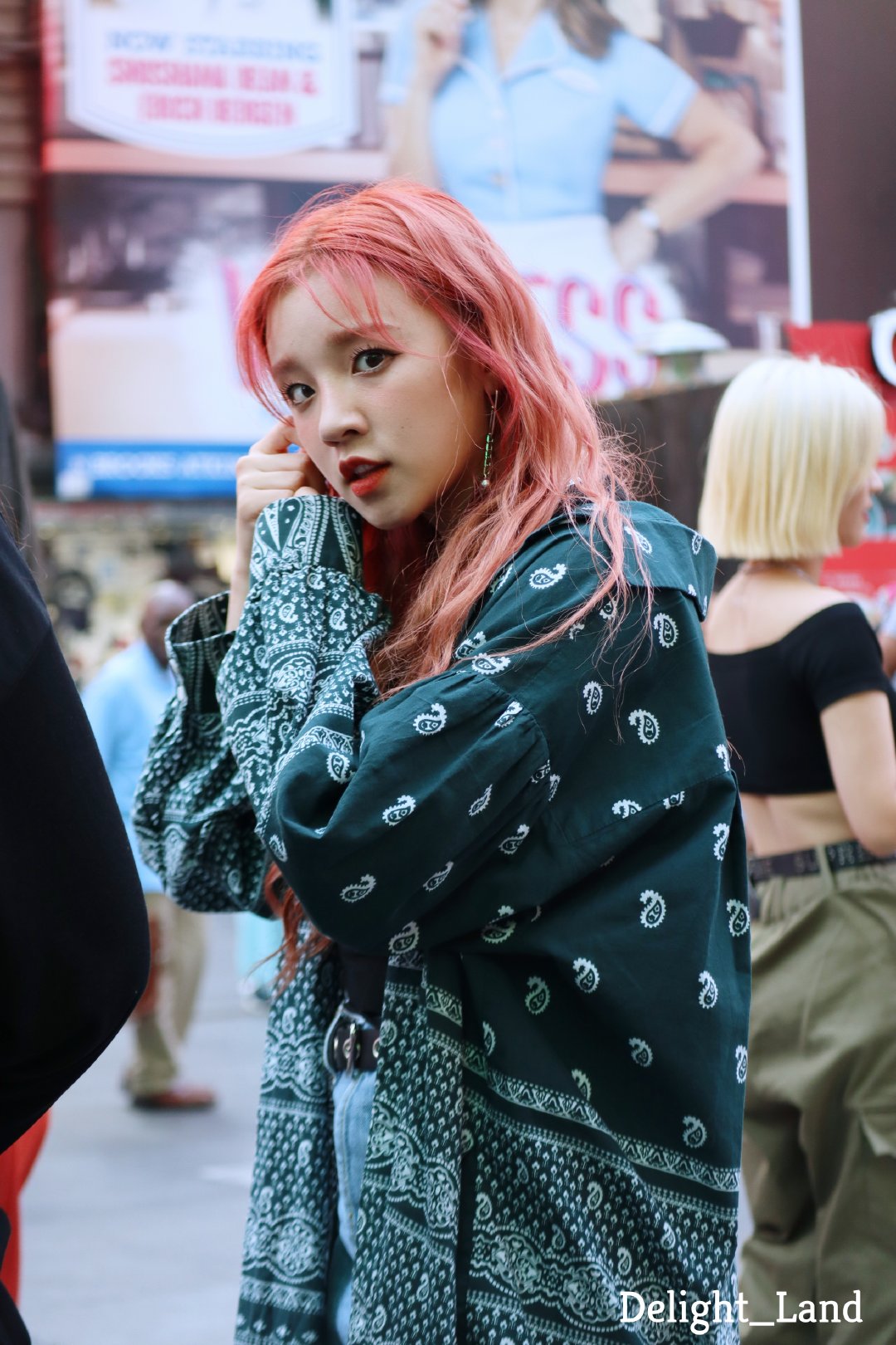 宋雨琦 190708 纽约时代广场快闪 ©Delight_… - 高清图片，堆糖，美图壁纸兴趣社区