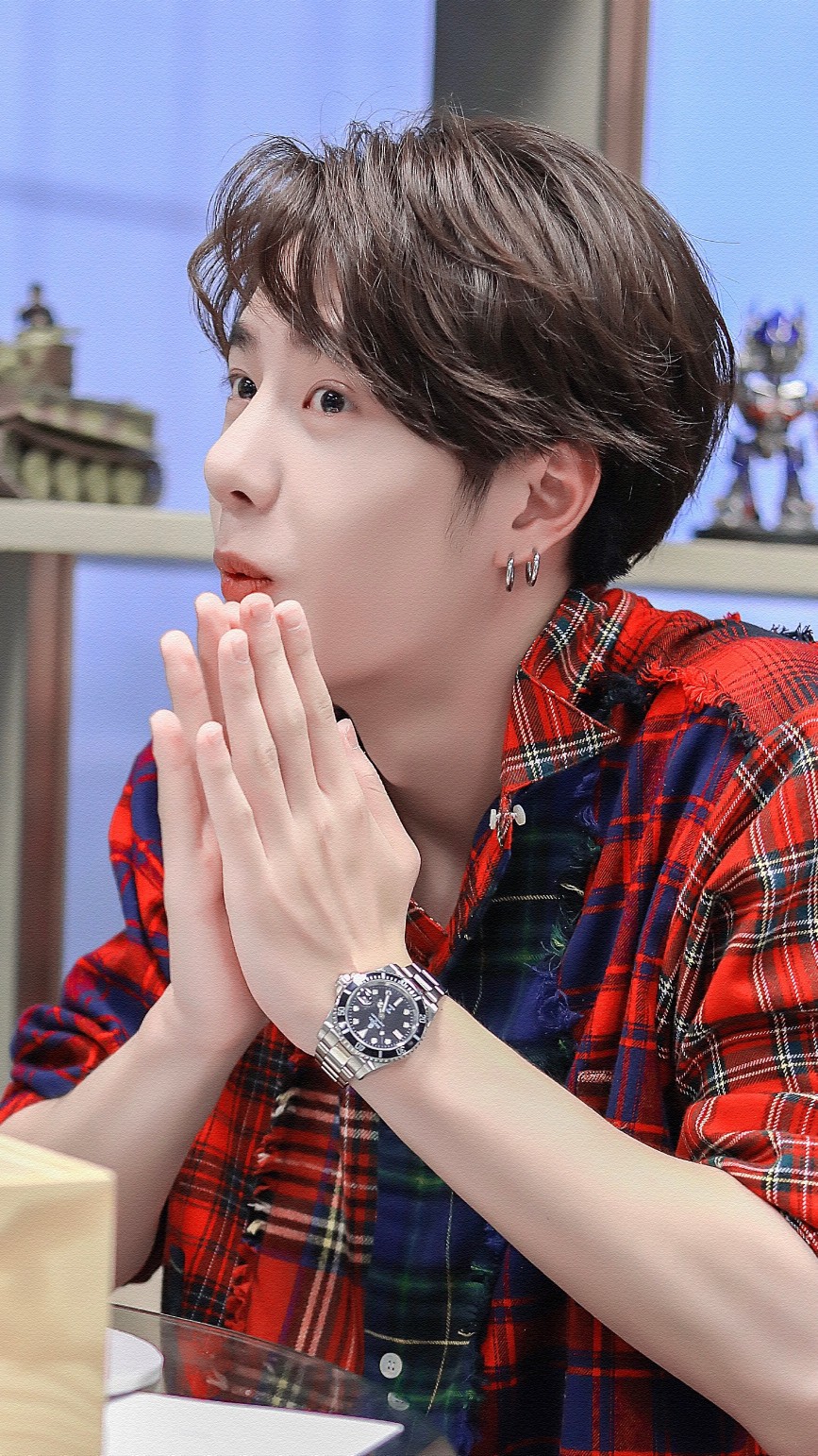 170908 明星特别任务 修图 @UNIQ-王一博（… - 高清图片，堆糖，美图壁纸兴趣社区